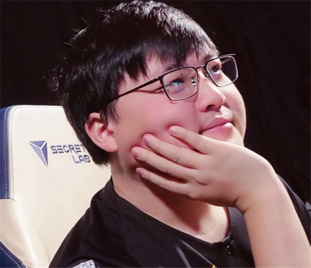 S9IG与RNG温馨互动：告诉他们什么是LPL！粉丝：你俩可少说两句吧