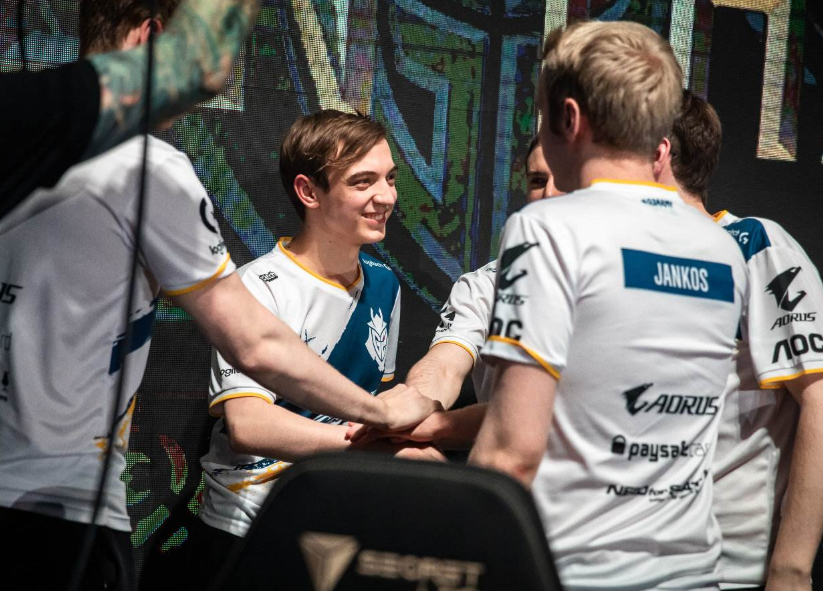 G2战队官推再次发文，看到对DWG的宣言，网友：被揍过还这么快乐