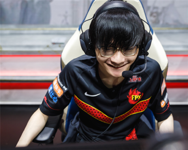 小天拿到S9 MVP次数第一，宁王直接换了个获胜思路，开始练AD！