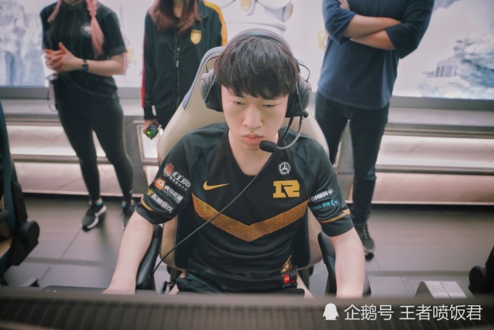 PDD聊RNG的S10，RNG老板挖人不差钱，只有一个问题无法解决！