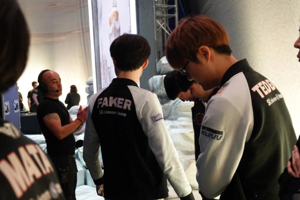 斗鱼S9：LCK迎来884礼包，Faker父母坐镇，也未能助SKT晋级