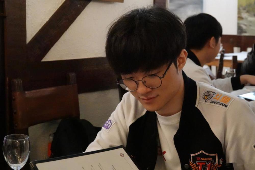 斗鱼S9：LCK迎来884礼包，Faker父母坐镇，也未能助SKT晋级