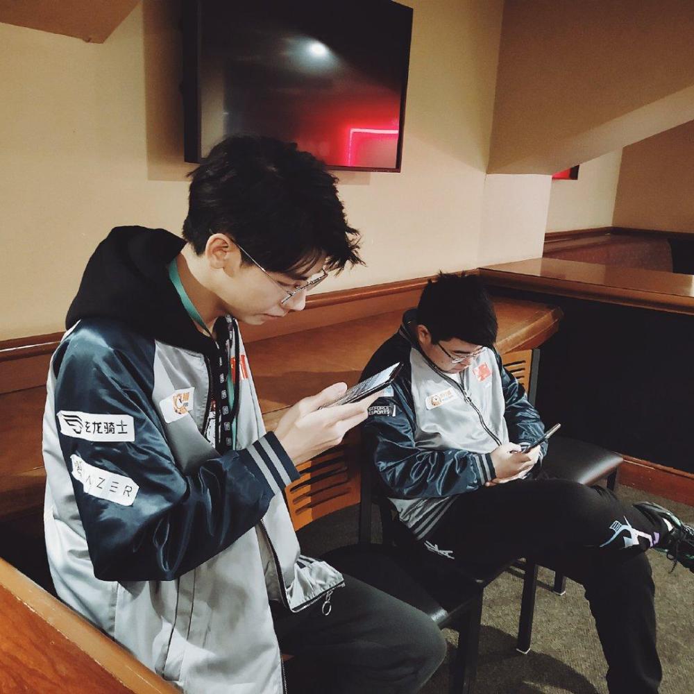 PGC：4AM已拿一个冠军！永远侧颜照输给小鹿，王总比韦神man