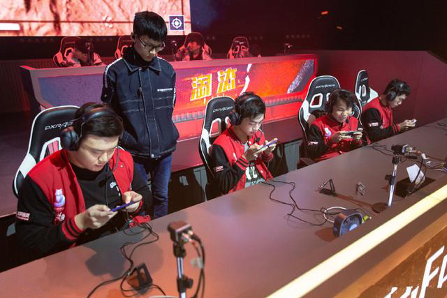 和平精英PEL：agfox和wefun成晋级赛黑马，4AM都被碾压