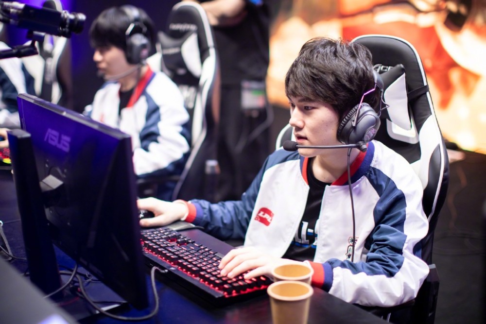 泡芙和JKL谁更适合IG？王思聪的点赞很说明问题，JKL已成IG过去式