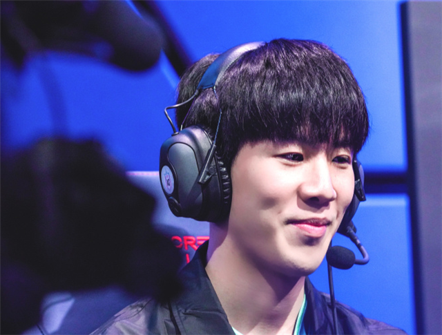 Theshy还不知道jkl要走？全明星赛场上提阿水，对3C阵容骄傲满满