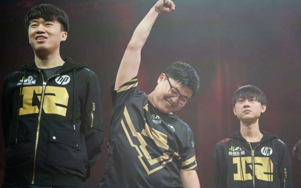 这就是第一AD，UZI射手教学看呆网友，赛后G2疯狂挖人