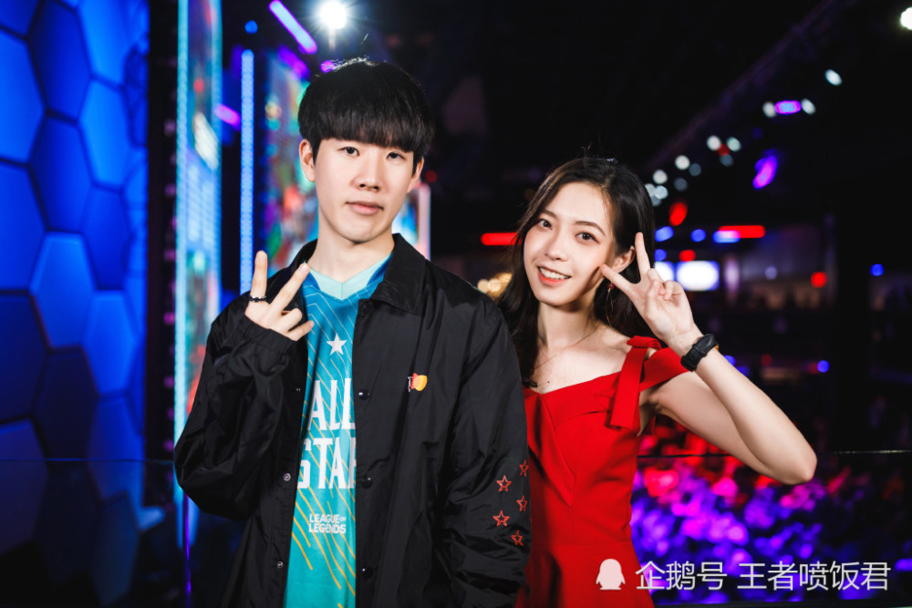 theshy、希然CP成了？现场粉丝扒出采访细节图，shy哥可能认真了