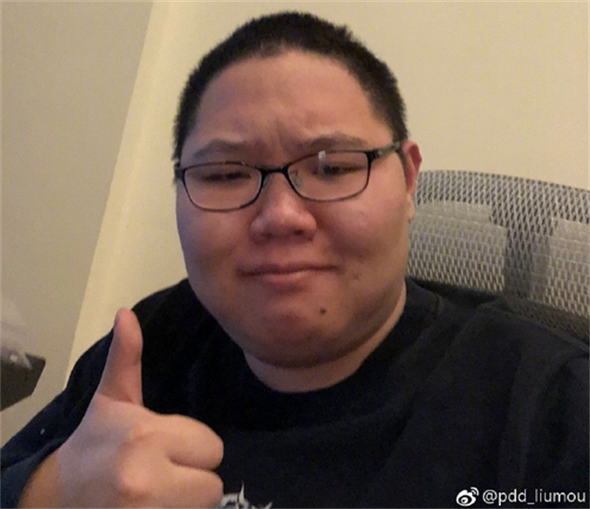 三年光阴，PDD终于踏进LPL赛区！众多LPL战队前来恭喜