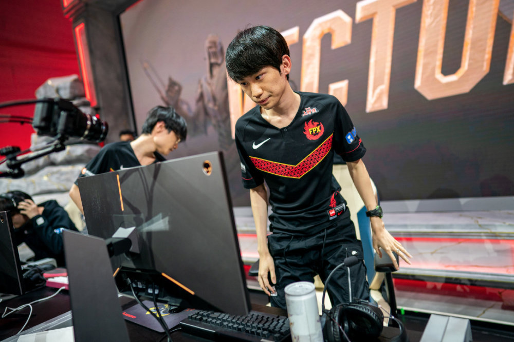 有点意思！Doinb变成LPL本土选手后，官方：自动失去LCK选手身份