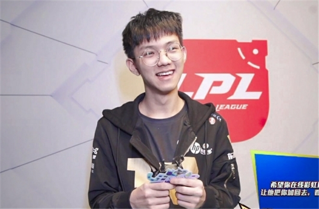 estar新阵容曝光，原来是个小RNG，训练赛被整个LPL打哭