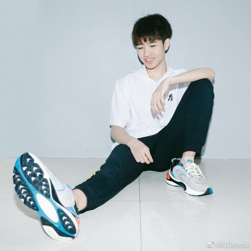 DYG轻取QG：snow首发，QG被连控8个蓝，久诚打出了当年的气势！