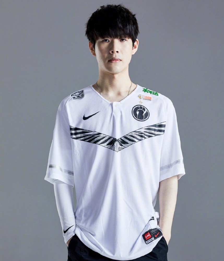 theshy超级号已定级，S10杀手锏暴露，看到段位后shy哥放弃上分