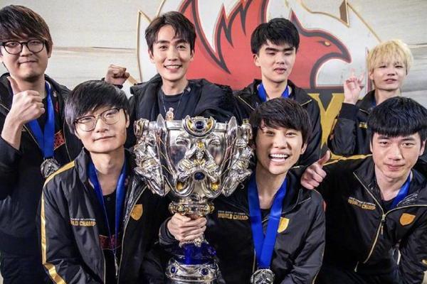 G2老板再次整活！配图FPX举杯，但是G2才是S9的冠军