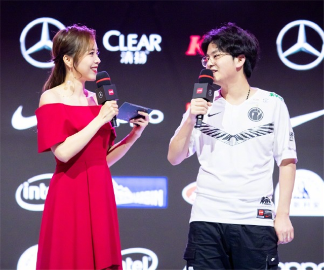 国民老公和LPL全民老婆的碰撞！Mayumi夸IG新ADC，王校长点赞