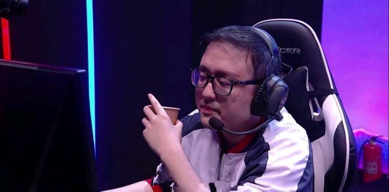 德云色评价Uzi，最擅长玩小炮和霞，却在比赛中不用，否则S9赢了