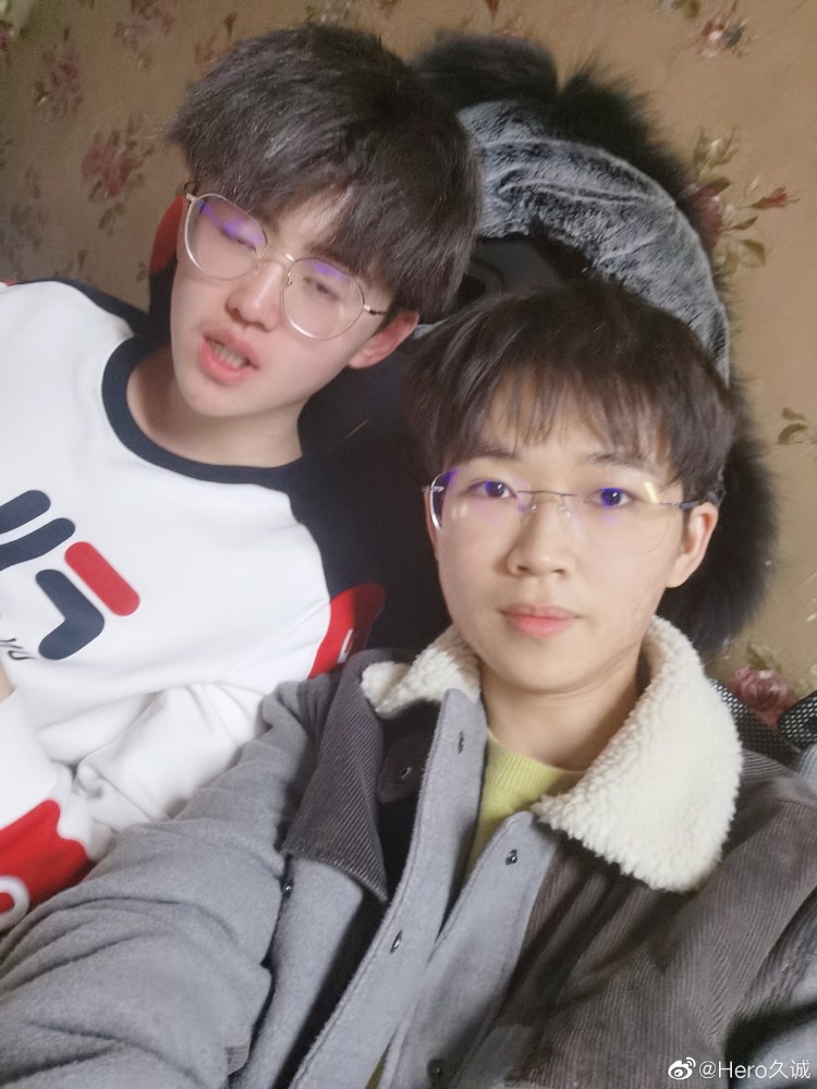 DYG轻取QG：snow首发，QG被连控8个蓝，久诚打出了当年的气势！