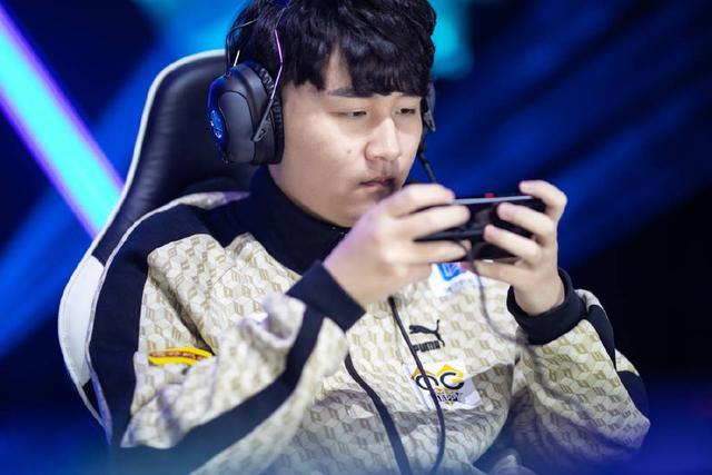 QG.giao称“你拼尽全力还不如别人随便搞搞”，无缘首发心态崩了？