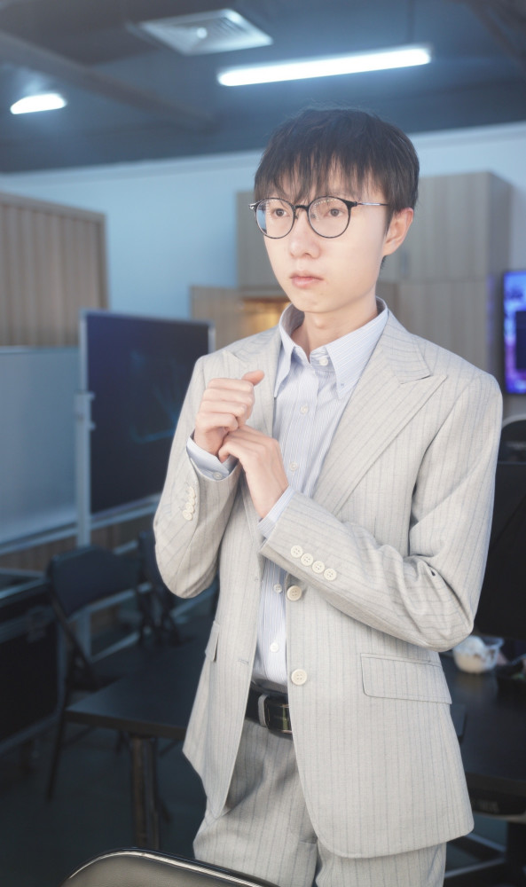 MLXG不知道这个骚套路，见Doinb玩AD奶妈，直言Doinb在演？