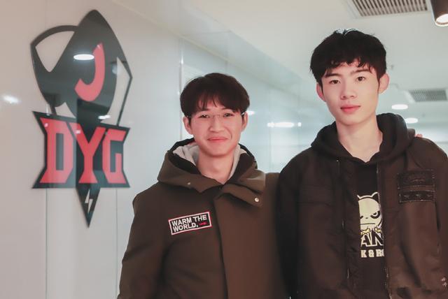 王者荣耀：步AG超玩会老路？昔日“双冠王”estar被DYG打懵！可悲