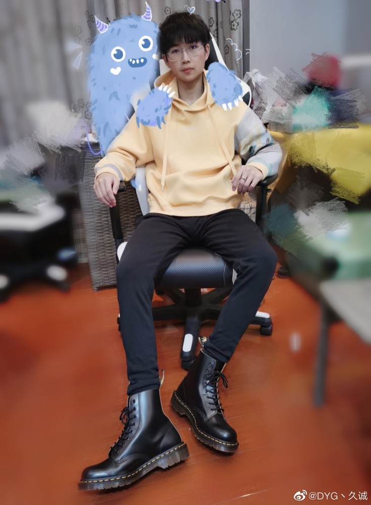 LGD训练赛4-0DYG，久诚首发基本稳了，“老JC独苗”青浪或难登场