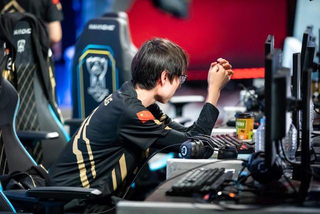 MLXG观看当年皇子反向EQ：好帅啊，这个时候是我最自信的时候