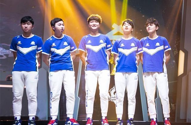 王者荣耀：步AG超玩会老路？昔日“双冠王”estar被DYG打懵！可悲