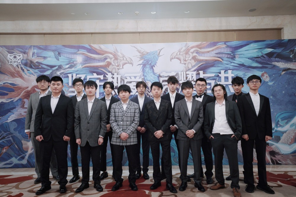 RNGM在隐藏实力？不参加巅峰王者会，却把周冠AG、LGD都虐了一遍！