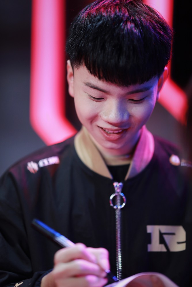 LGD的“三板斧”已有破解之法？RNGM暴风锐一年前就给出了答案！