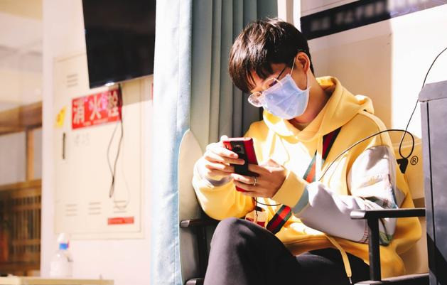 RNGM对阵DYG首发出炉，久诚重回赛场，762成替补，雨雨被新人顶替