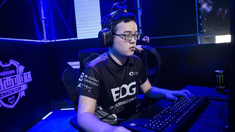 EDG上单aodi重返赛场引热议：玩上单出什么？别问！问就是破败＋黑切