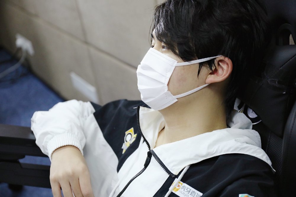 QG.giao接连出现“断点”失误，Alan为他说话：只不过太想赢了！