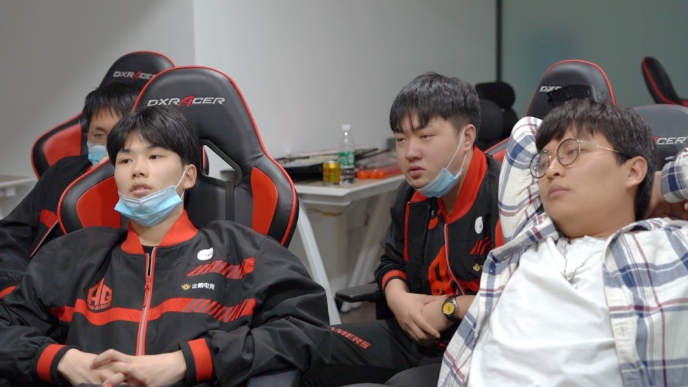 AG赛季首败，DGC、张角均被菲菲“点名”，粉丝向菲菲请求换麟羽上场！