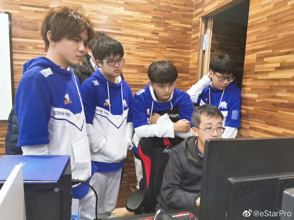 estar与DYG一战首发出炉：猫神真的被换下了，却被指“临阵脱逃”？