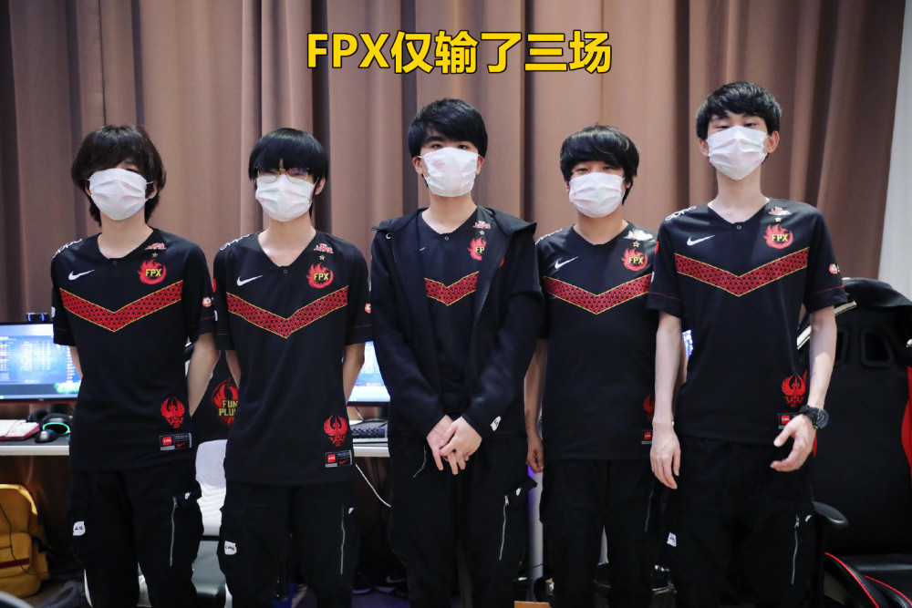 FPX仅输3场都上了Khan，汉子哥直言没自信了，Kanavi暖心安慰