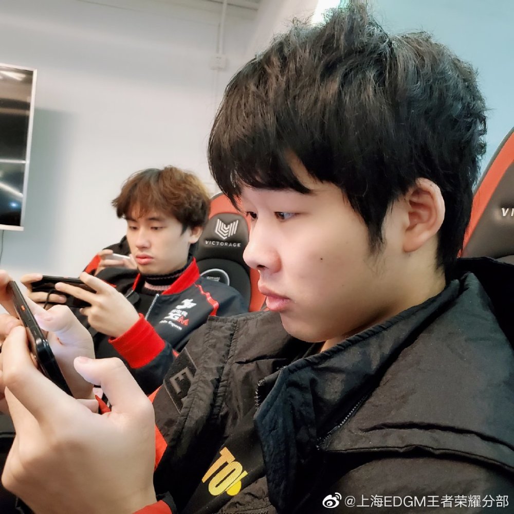 EDGM2-3憾负WE：柠栀的露娜有点儿“辣眼睛”，伪装真的尽力了！