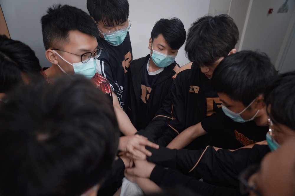 RNGM语音曝光，火舞大5个打崩对手，暴风锐：只有虔诚跟得上我的节奏！