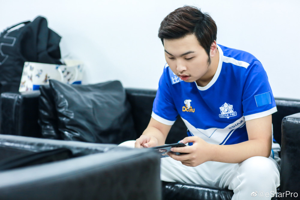 Alan已搬出estar基地，猫神透露他在尝试转型，或往解说方向发展