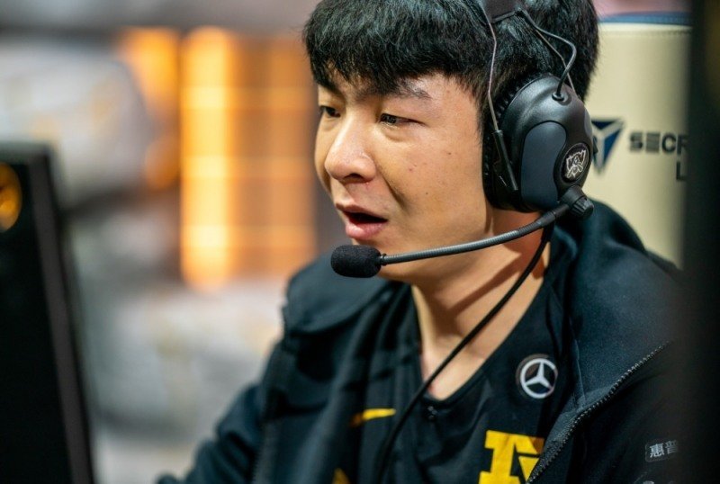 天大优势被翻盘，粉丝爆破RNG官博：没有Uzi，你们就是个三流战队