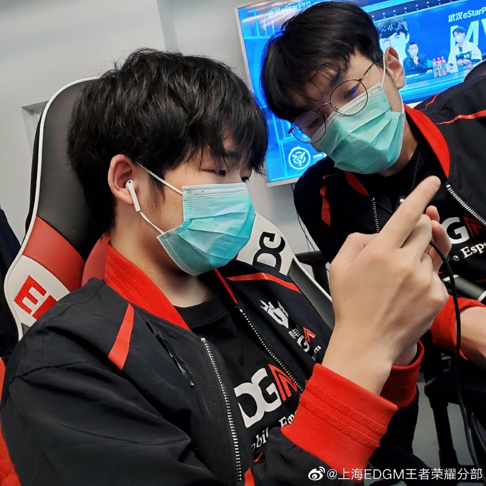 AG“送”EDGM五连败，EDGM这赛季基本没戏，柠栀也被“用废”了！