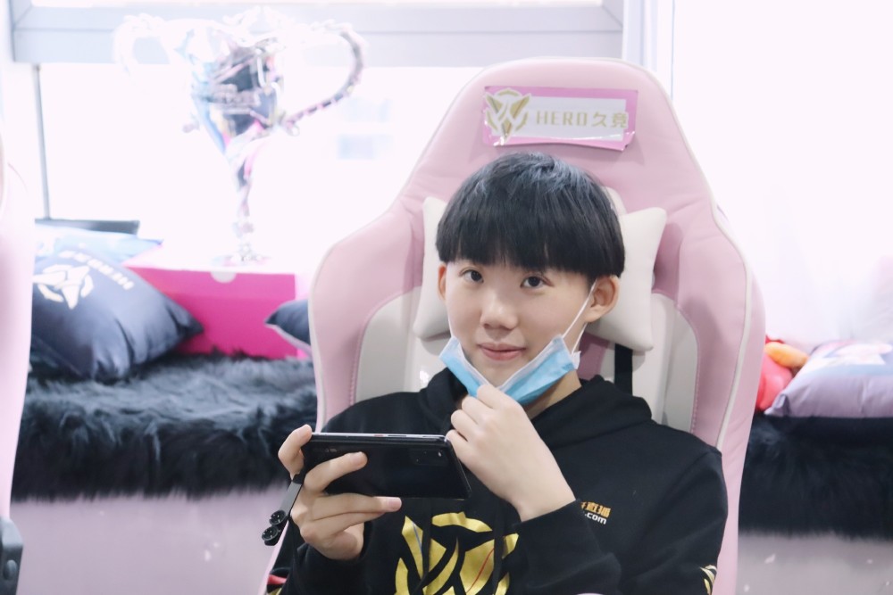 RNGM对阵hero换下“关键先生”暴风锐，是要送hero首胜的节奏？