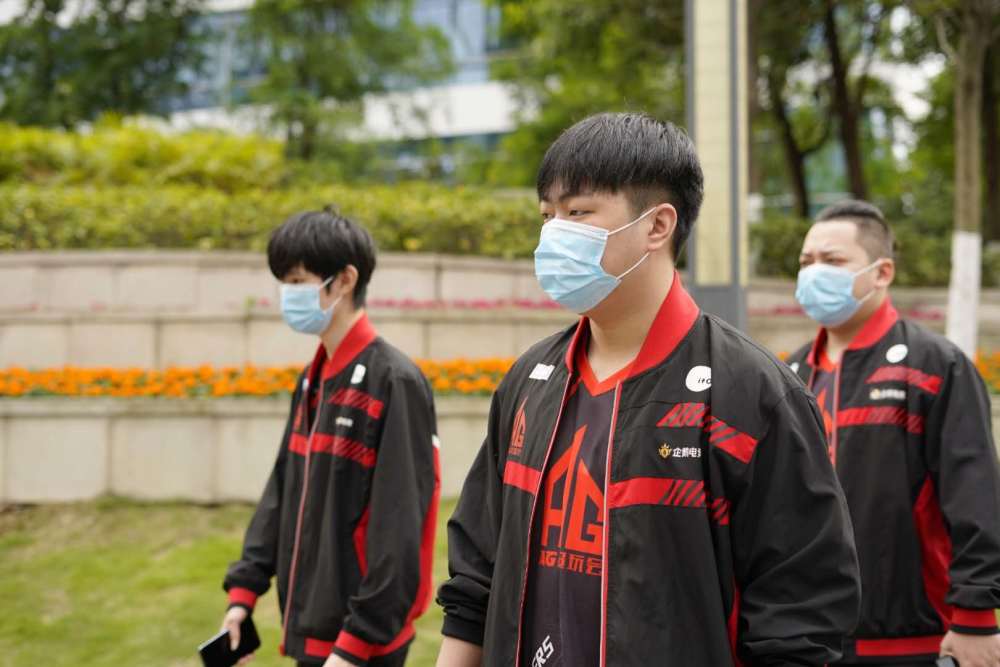 DYG3-2击败XQ重返第一，AG冠军“体验卡”到期，季后赛形势严峻！
