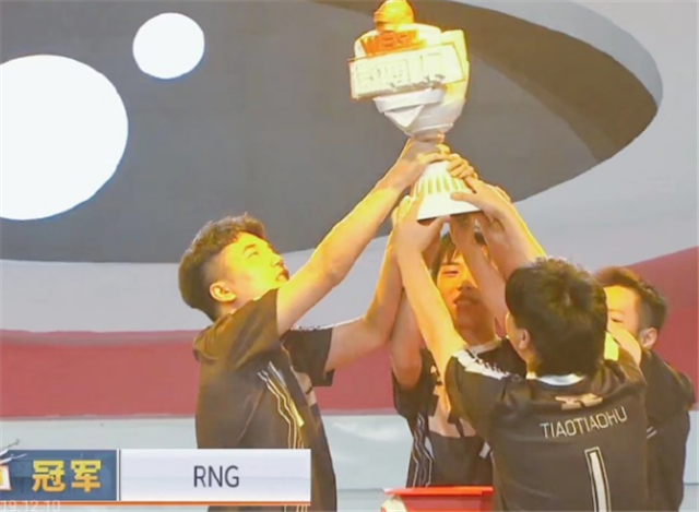 RNG选手XDD宣布离队！直言仍然感谢俱乐部，却有2点不满没有详述