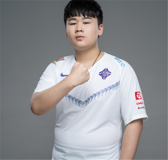 LPL赛场上打野错带点燃，裁判却不允许重新开始，网友重提EDG旧事