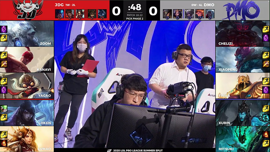 JDG接连整活 狗熊登场之后再现点燃男枪 2比0击败DMO