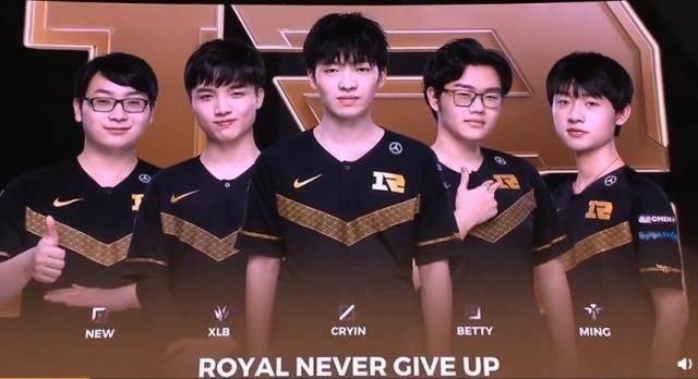 Cryin吃野怪发育遭Uzi解说调笑：小龙堡太可怜了，他怎么发育啊！