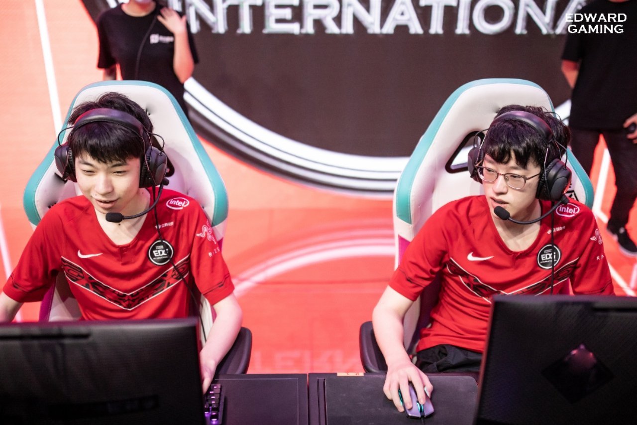 hope回归激活EDG，对战RW先驰得点，狗熊完美KDA斩获MVP