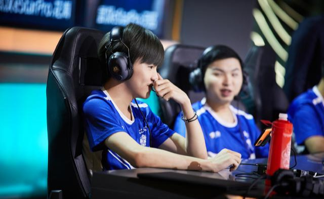 TS完美BP，11分钟平推e星，经济差一万四，诺言被打成0-7-0