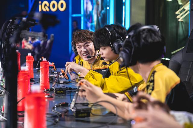 王者荣耀：诺言转型跨度大！QG零封eStarPro，状态渐佳！