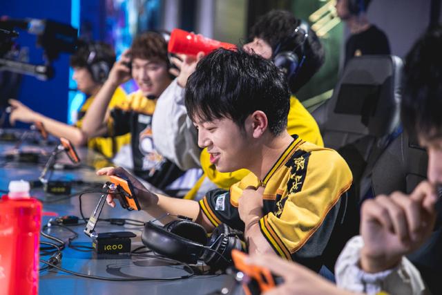 王者荣耀：诺言转型跨度大！QG零封eStarPro，状态渐佳！